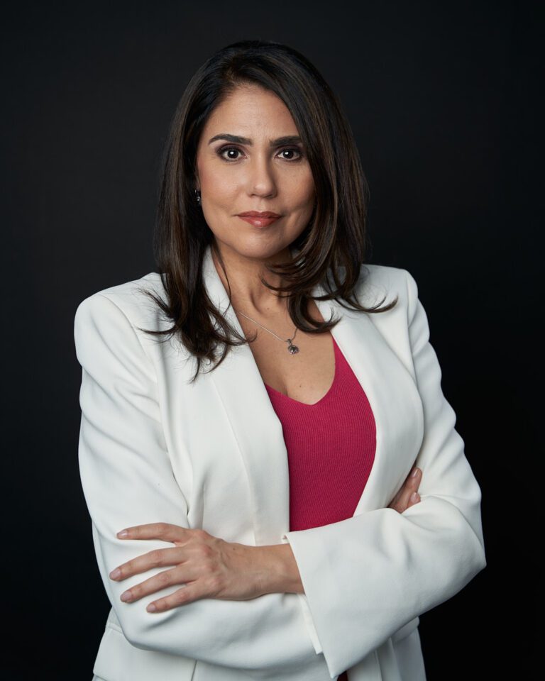 10 Poses para Foto de Perfil Profesional Mujer