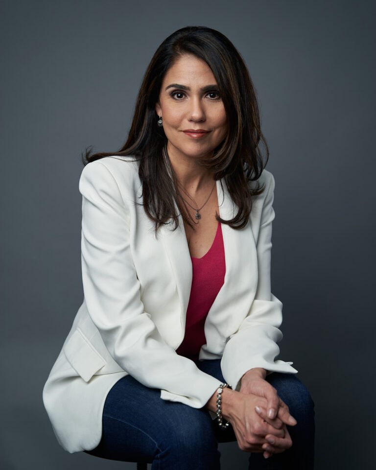 10 Poses para Foto de Perfil Profesional Mujer