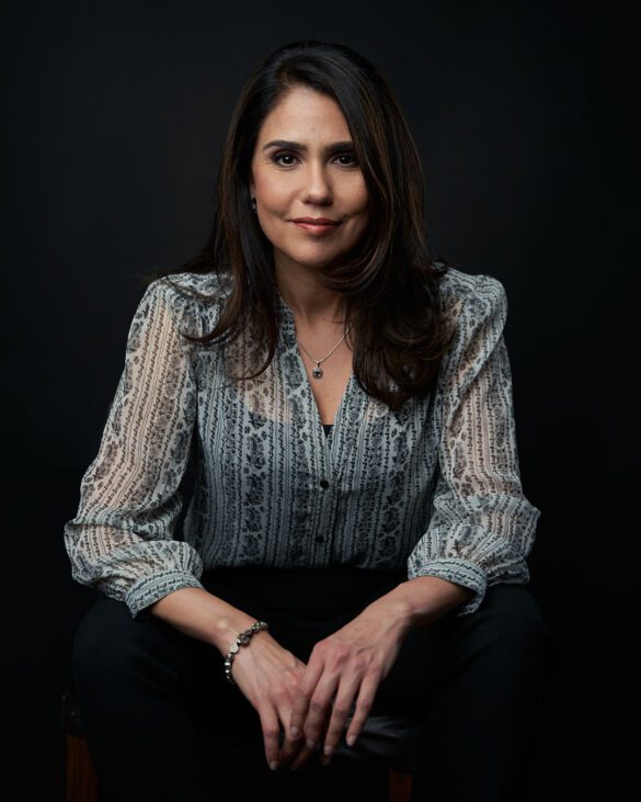 10 Poses para Foto de Perfil Profesional Mujer