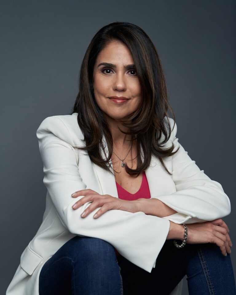 10 Poses para Foto de Perfil Profesional Mujer